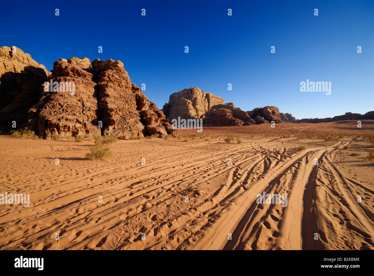 Tyre tracks in desert, Wadi Rum, Jordan Stock Photo - Alamy