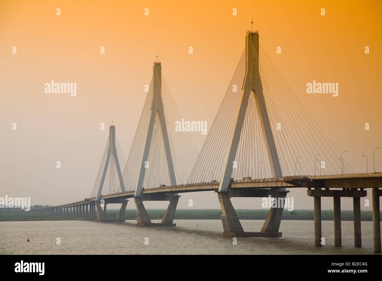 Hunan,Yueyang,Dongting Bridge,Dongting Lake Bridge Stock Photo - Alamy