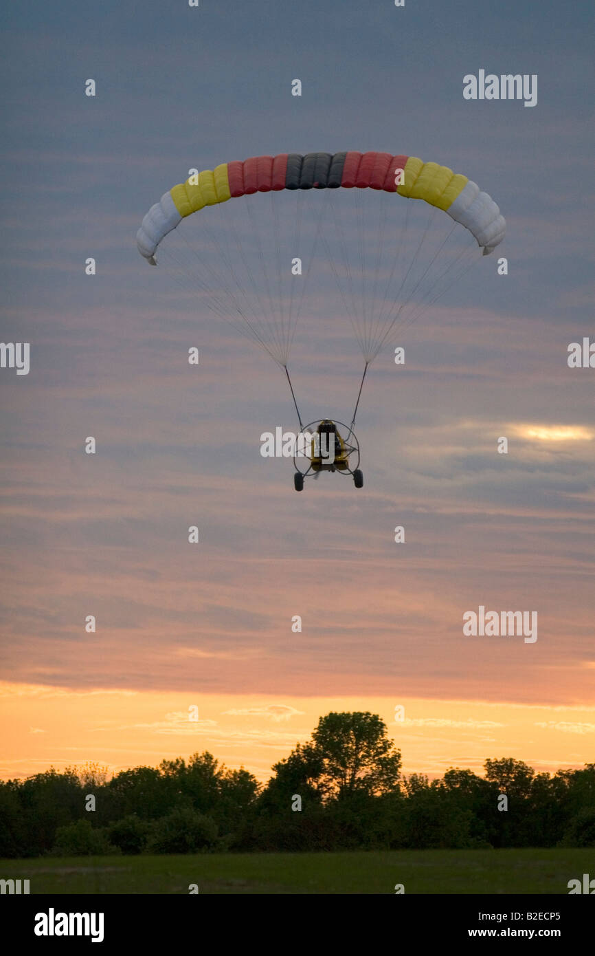 Powered parachute in flight hi-res stock photography and images - Alamy