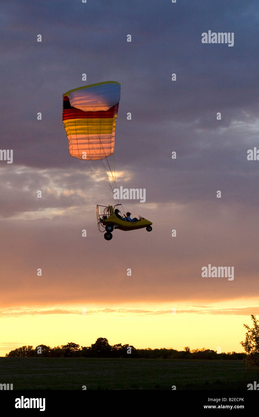 Motorized parachute hi-res stock photography and images - Alamy
