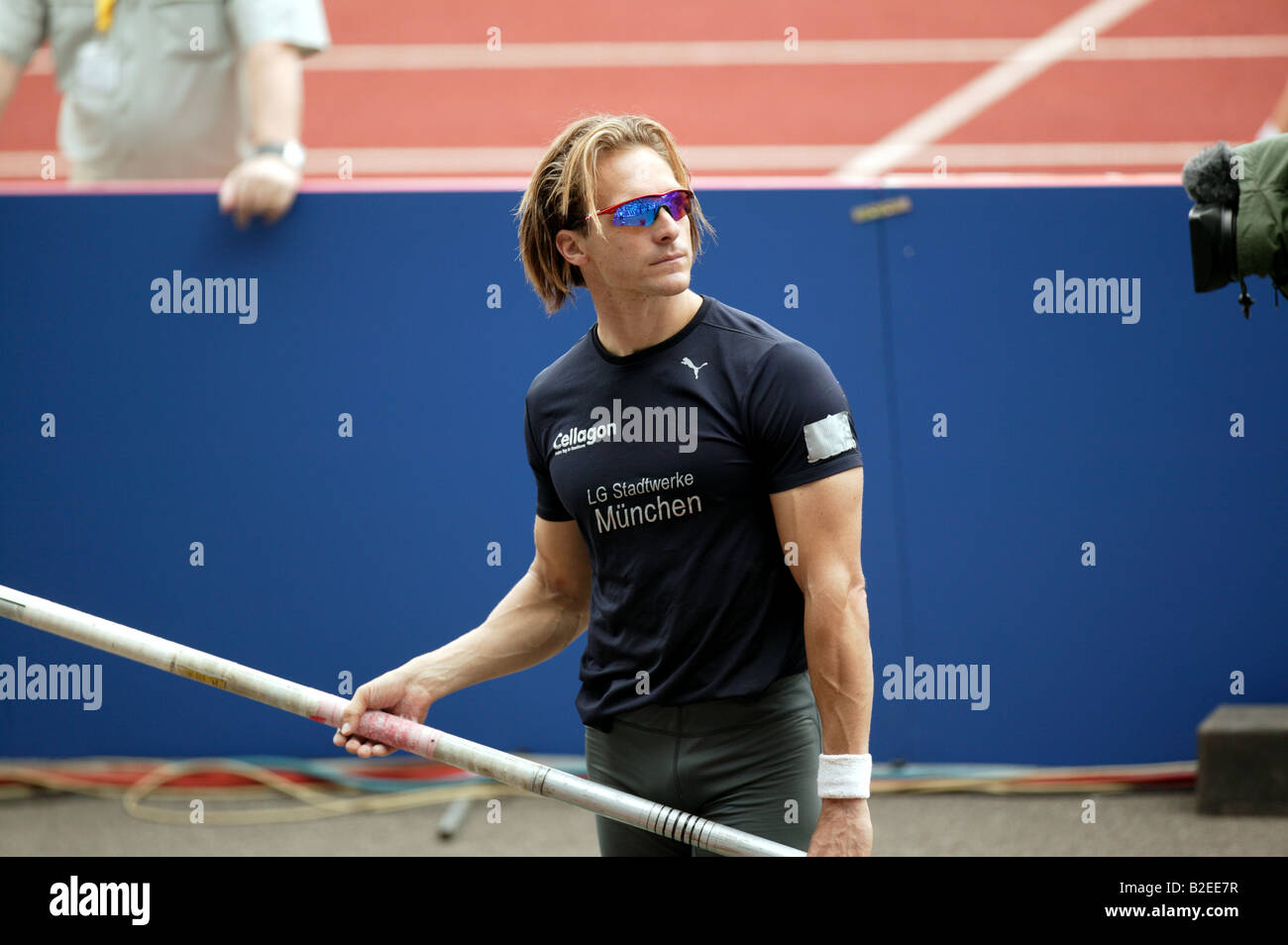 Tim Lobinger warmimg up for the mens pole vault competition at the ...