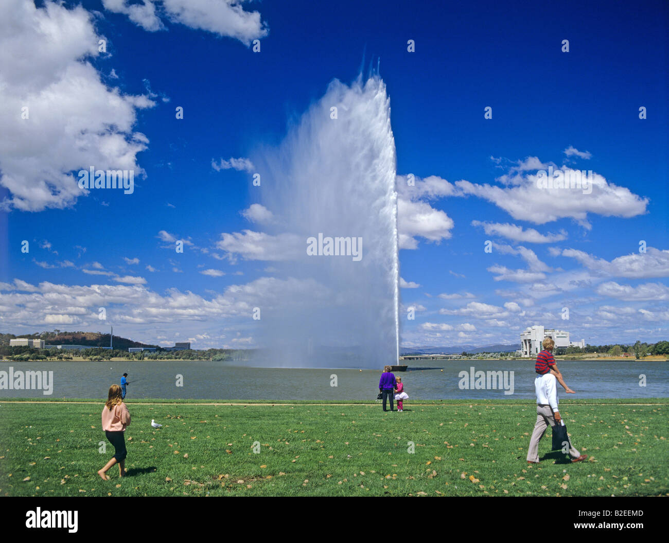 Captain Cook Fountain Lake Burley Griffin Canberra Australia Stock ...