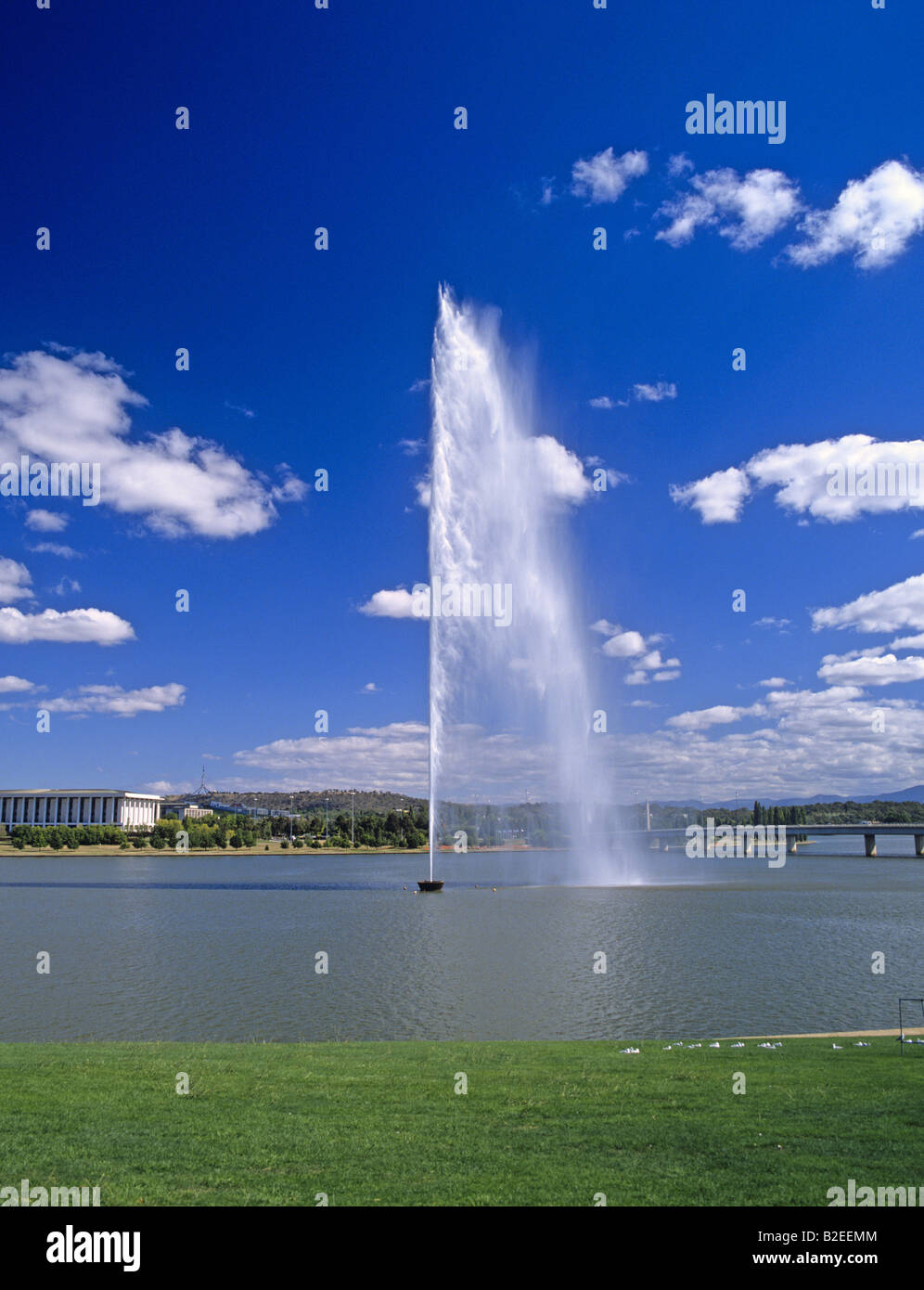 Captain Cook Fountain Lake Burley Griffin Canberra Australia Stock ...