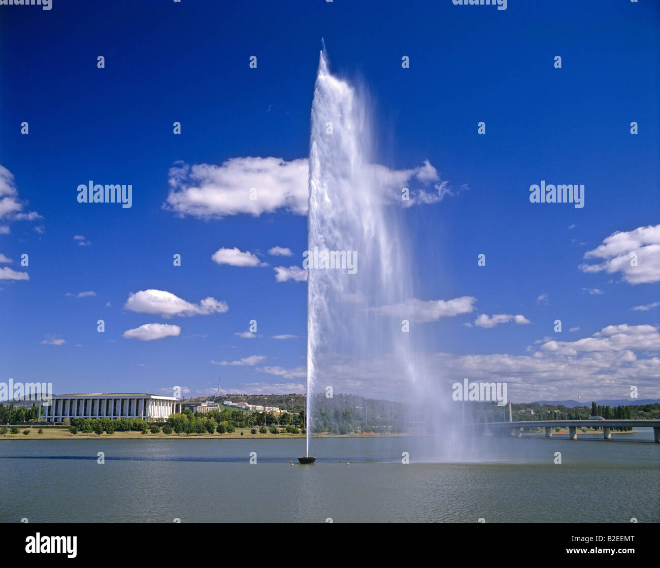 Captain Cook Fountain Lake Burley Griffin Canberra Australia Stock Photo - Alamy