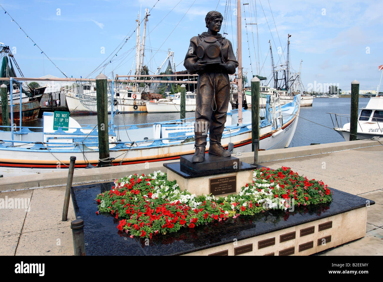 sponge divers memorial tarpon springs florida usa Stock Photo - Alamy