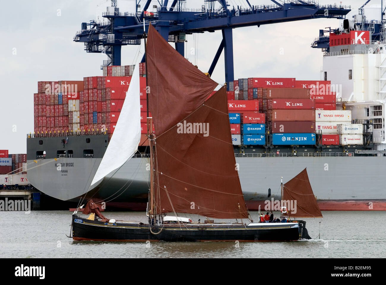 Thames barge rigging hi-res stock photography and images - Alamy