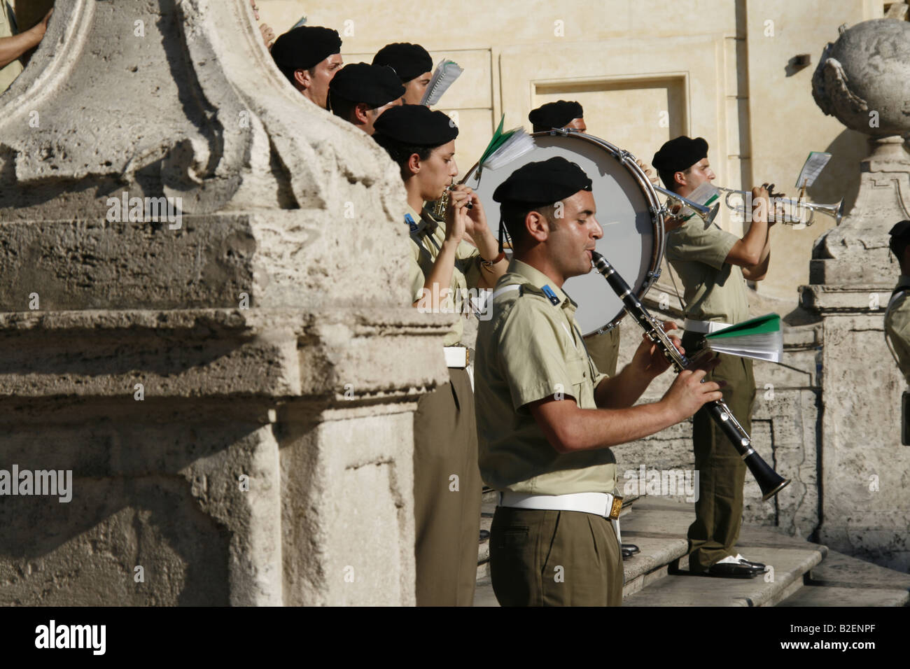 music band playing on spanish steps in rome Stock Photo - Alamy