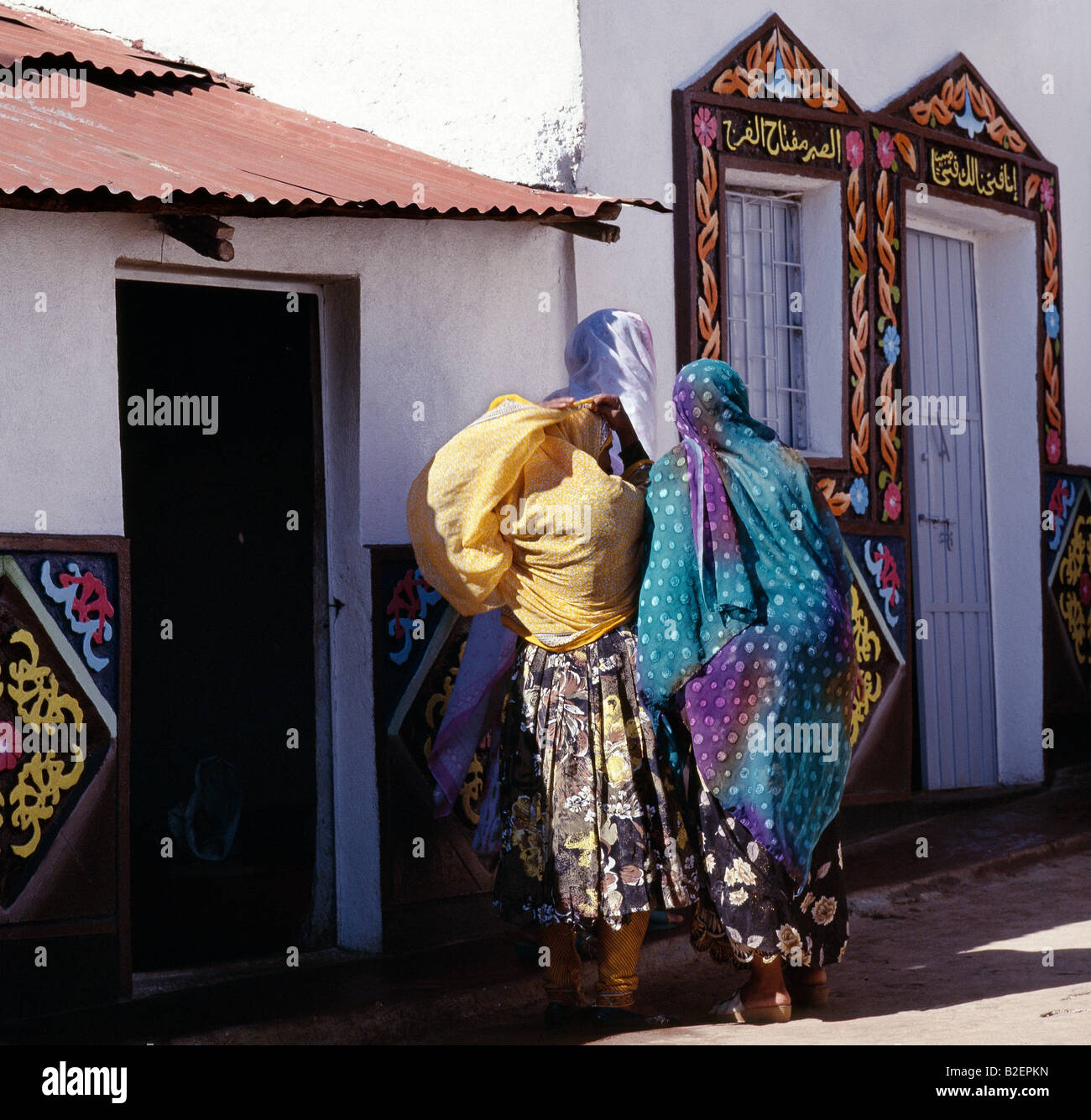 Ethiopian women in muslim dress hi-res stock photography and images - Alamy
