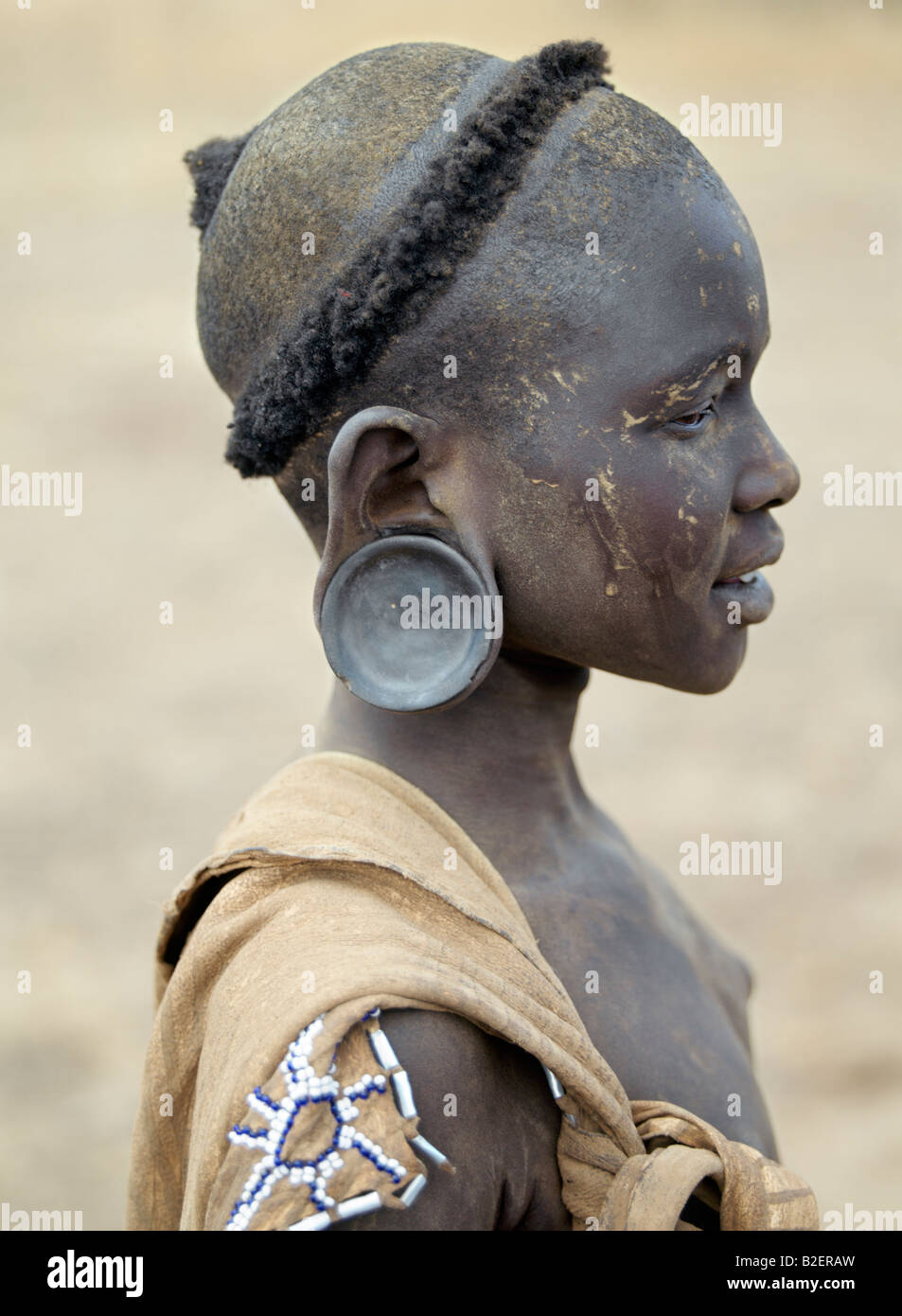 Anuak people hi-res stock photography and images - Alamy
