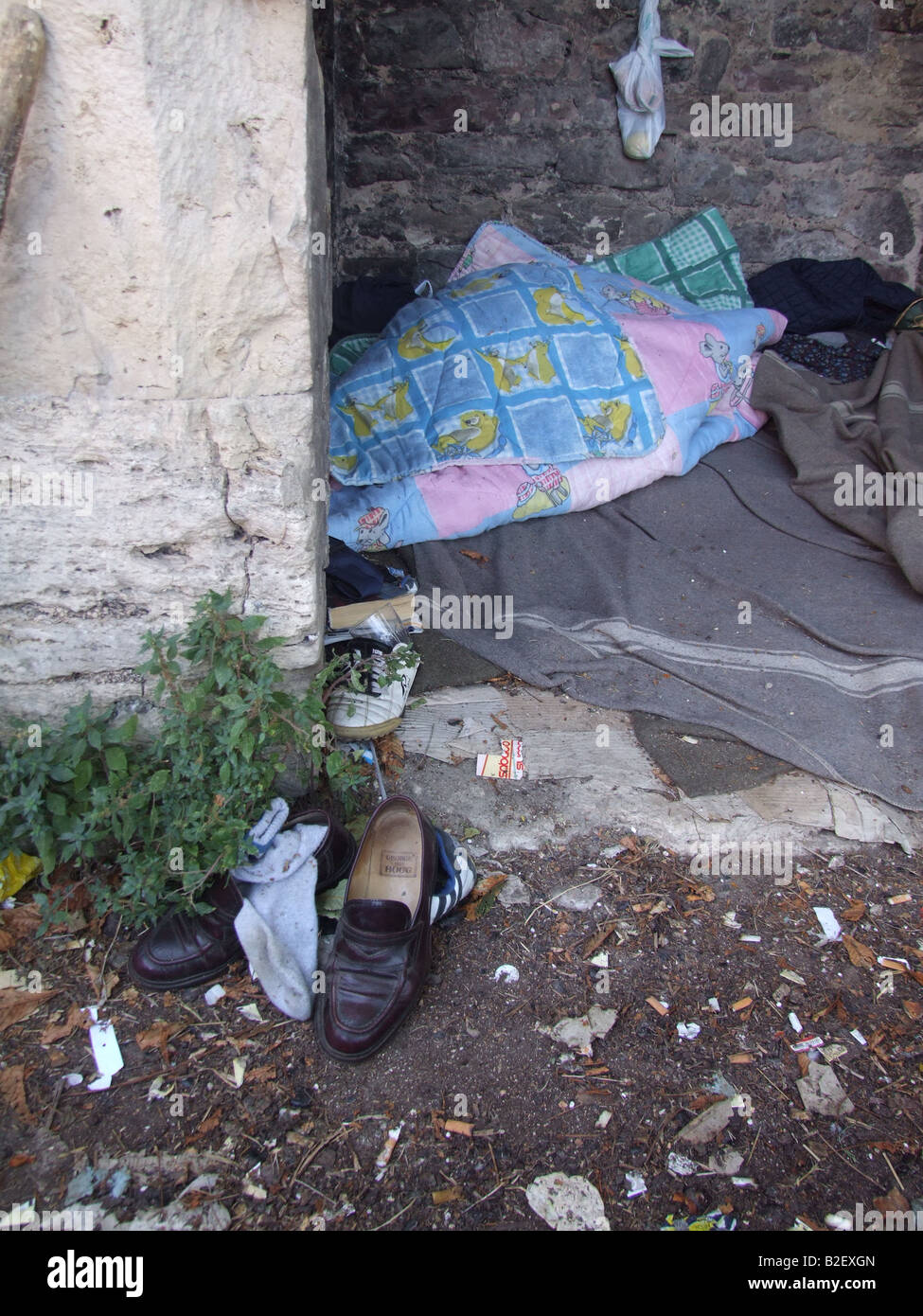 bed of homeless man person under bridge Stock Photo - Alamy