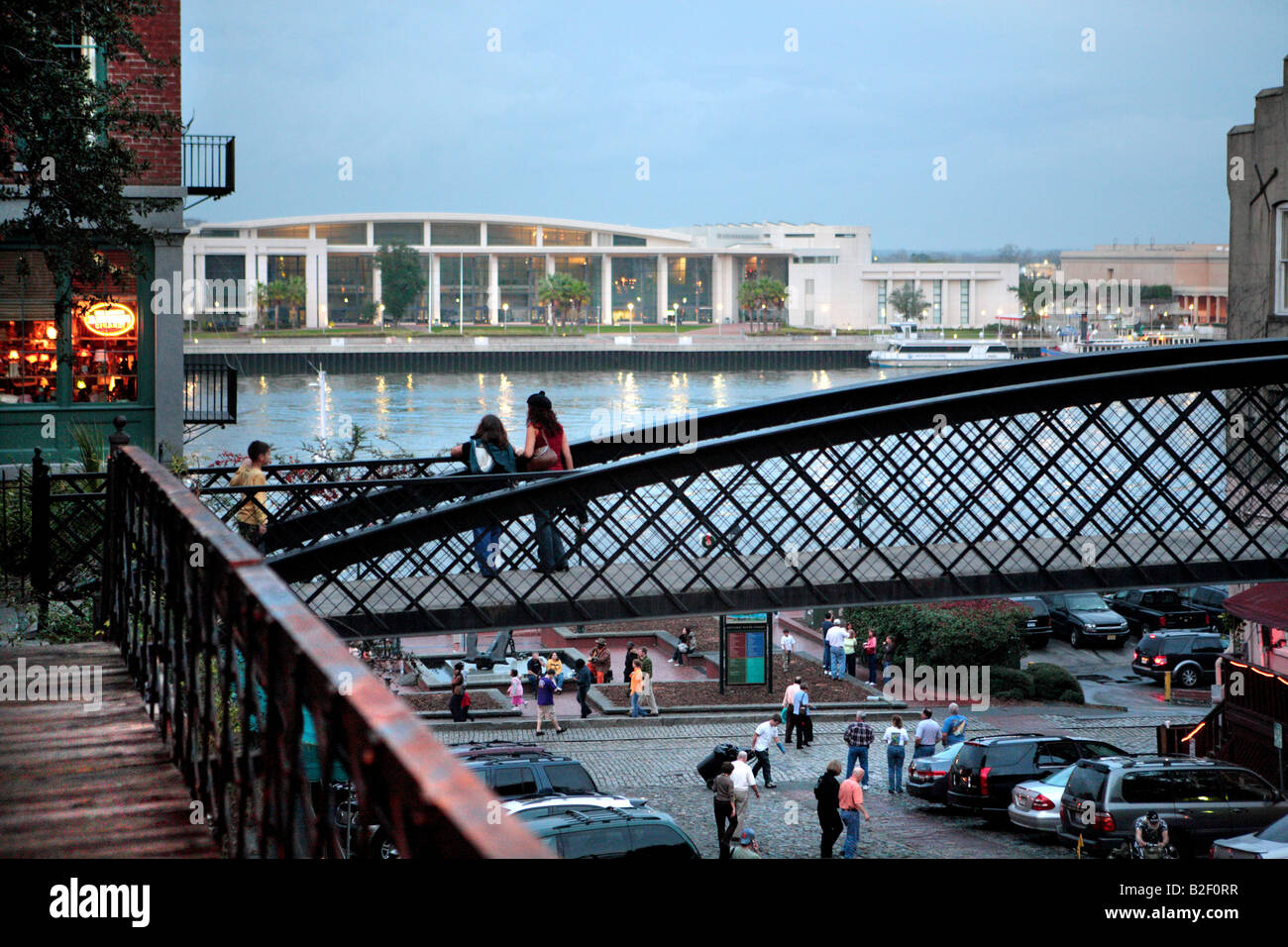 RIVER STREET AND SAVANNAH RIVER IN SAVANNAH GEORGIA USA Stock Photo - Alamy