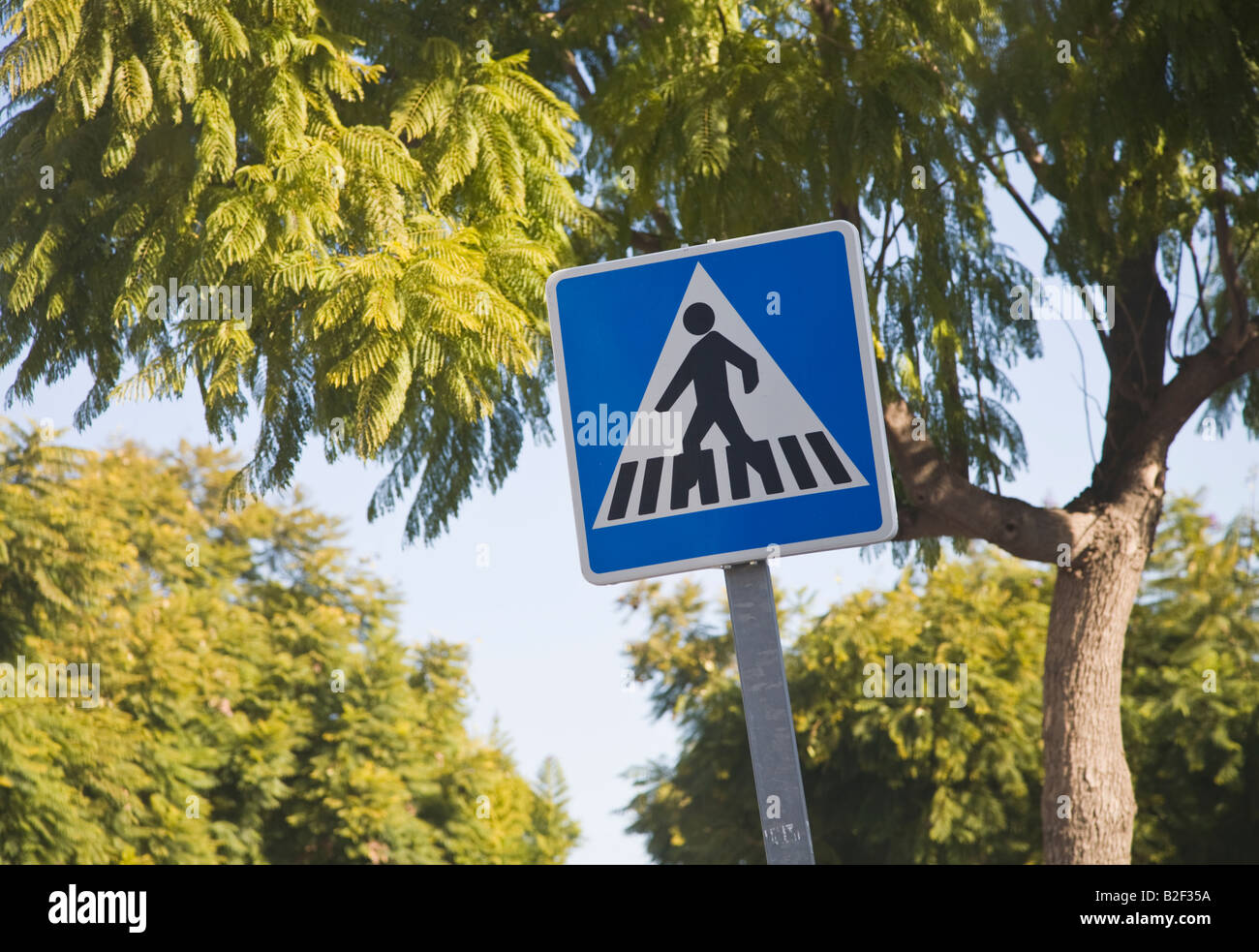 Pedestrian crossing traffic sign Stock Photo - Alamy