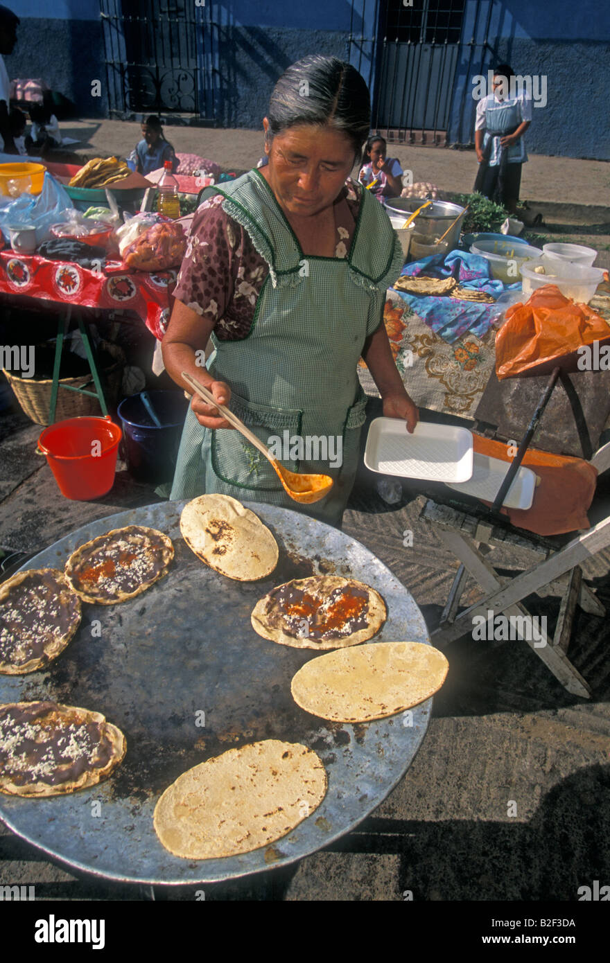 Mexican woman, Mexican, woman, food vendor, selling, memelita ...