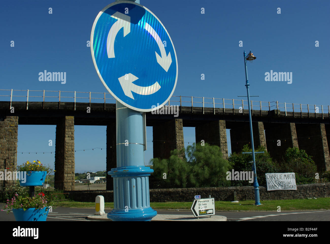 Roundabout sign near Hayle Viaduct Cornwall UK Stock Photo - Alamy