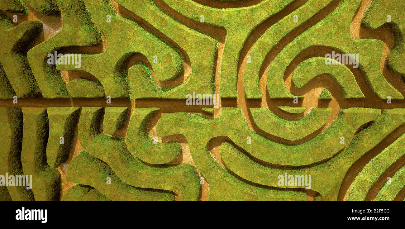 Maze from overhead Stock Photo - Alamy