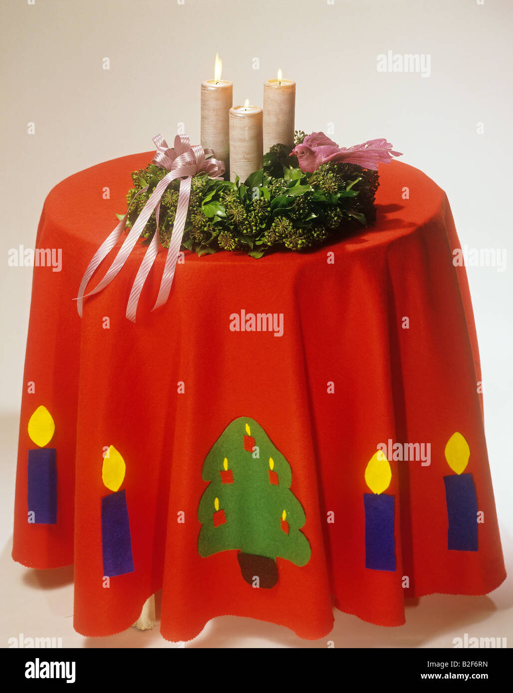 advent wreath on table Stock Photo - Alamy