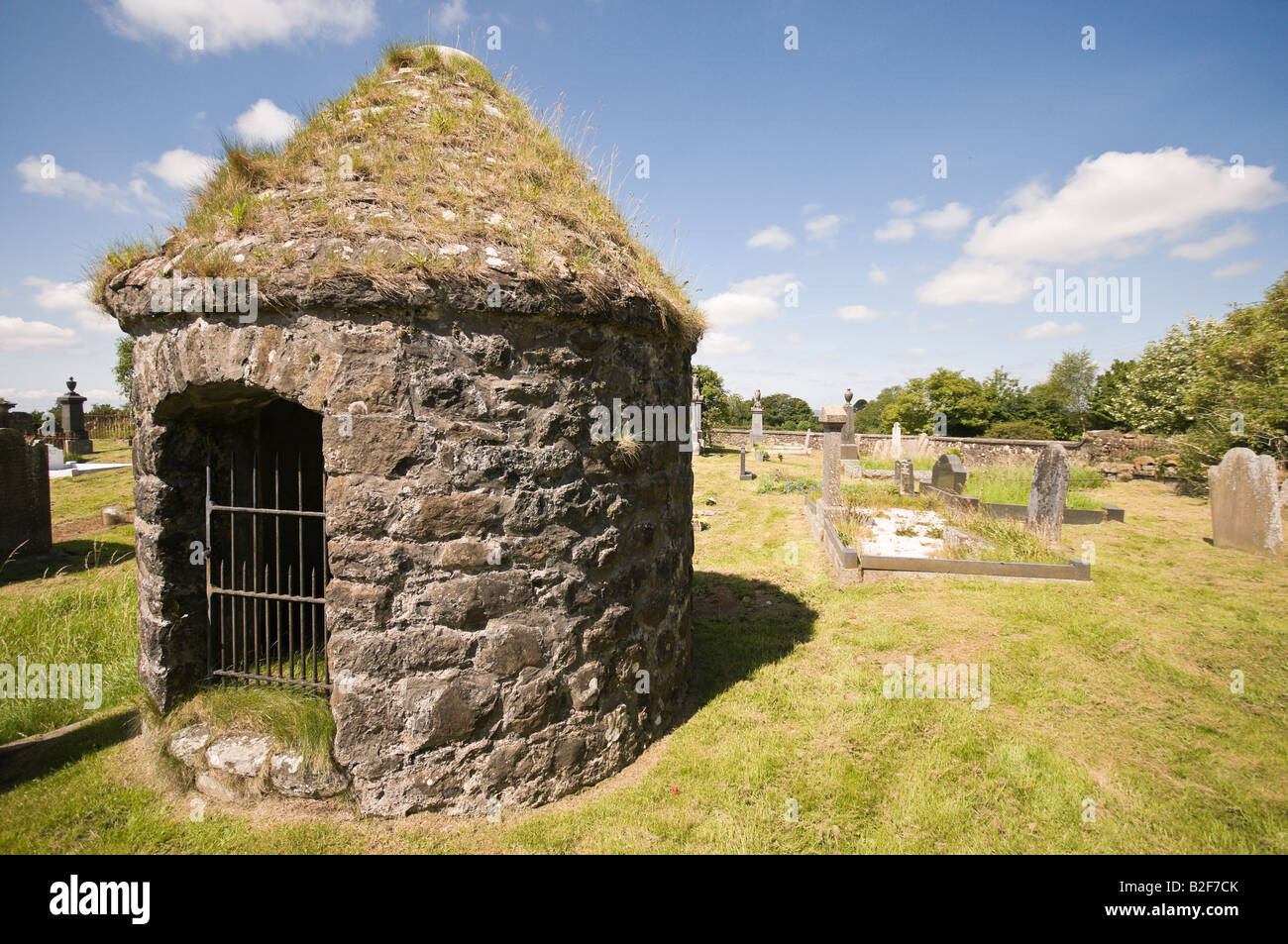 Gravestone 1700s hi-res stock photography and images - Alamy