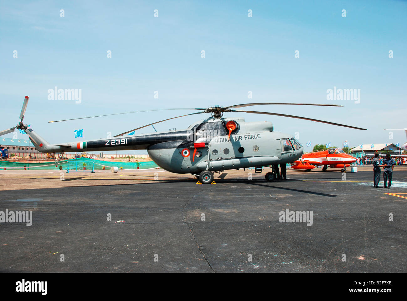 Mi 8 helicopter hi-res stock photography and images - Alamy