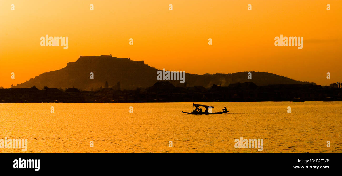 Shikara sillohetted against the evening sun on Dal Lake Stock Photo - Alamy