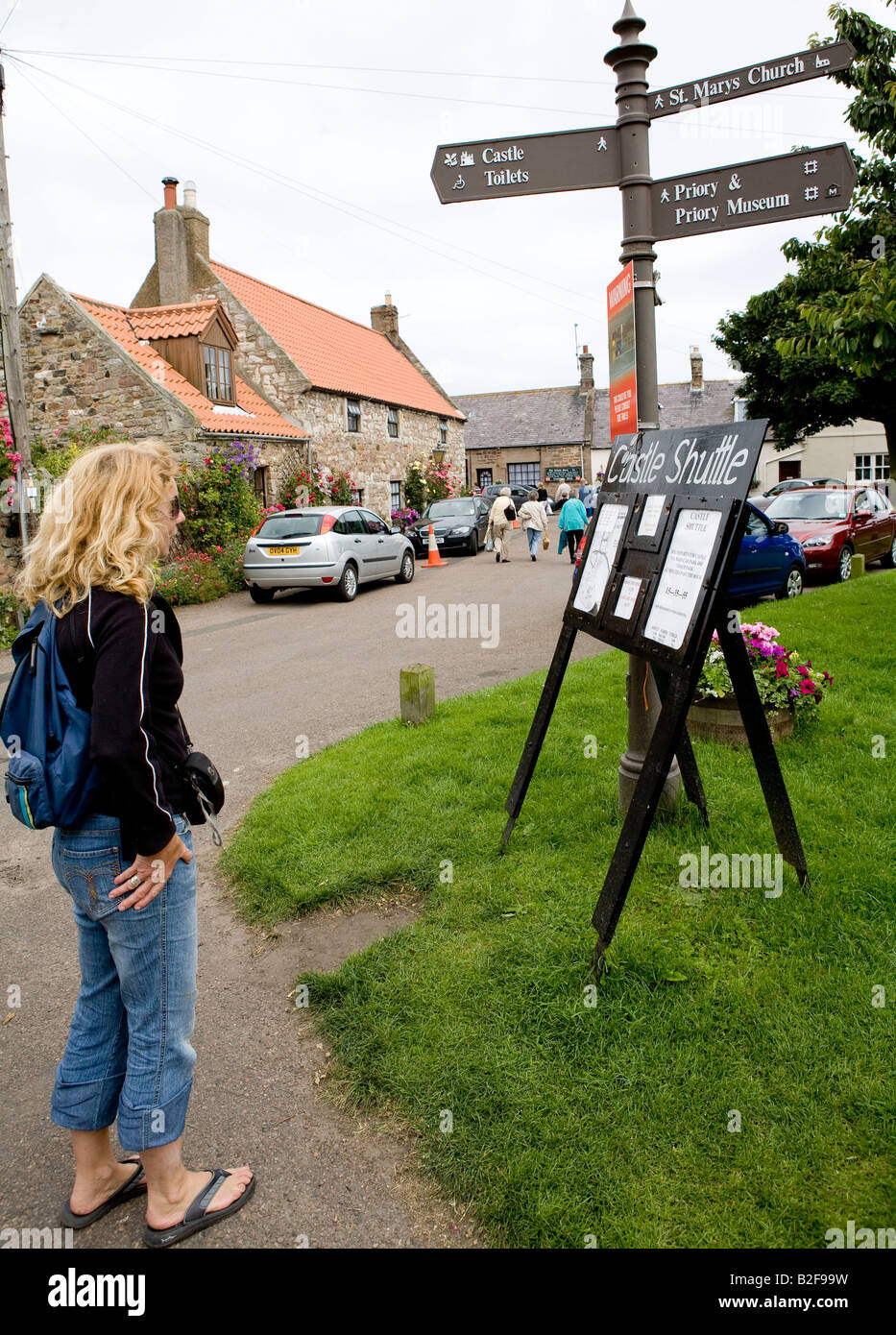 Broken signpost hi-res stock photography and images - Alamy