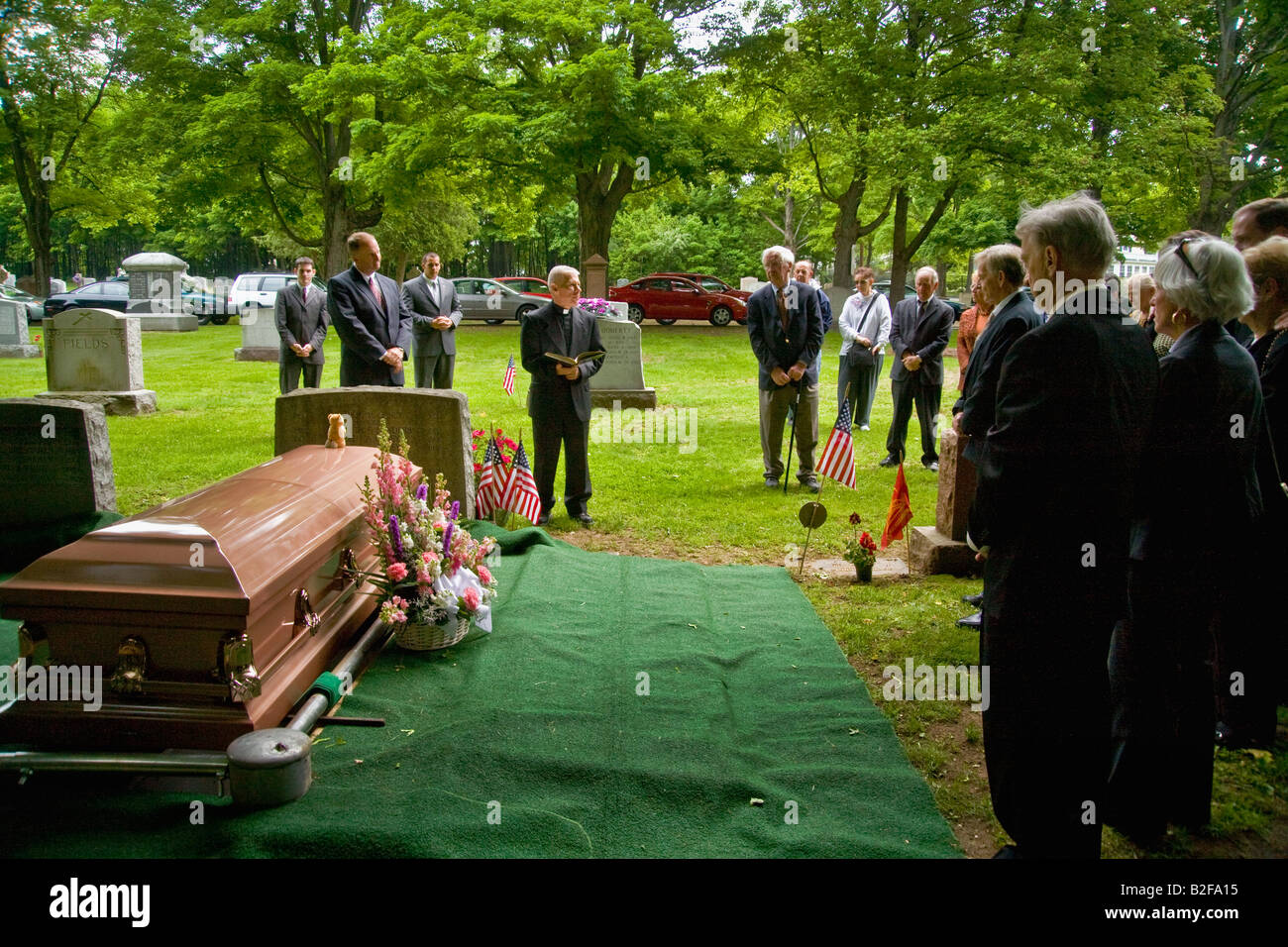 Mourners graveside hi-res stock photography and images - Alamy