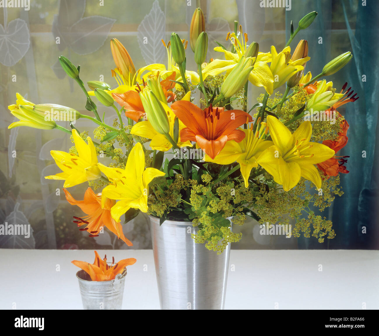 Bunch of lilies hi-res stock photography and images - Alamy