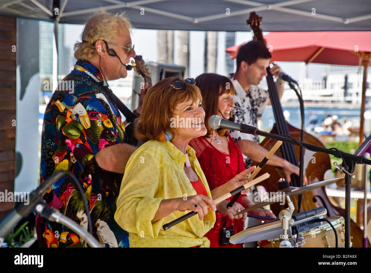 Exciting performances hi-res stock photography and images - Alamy