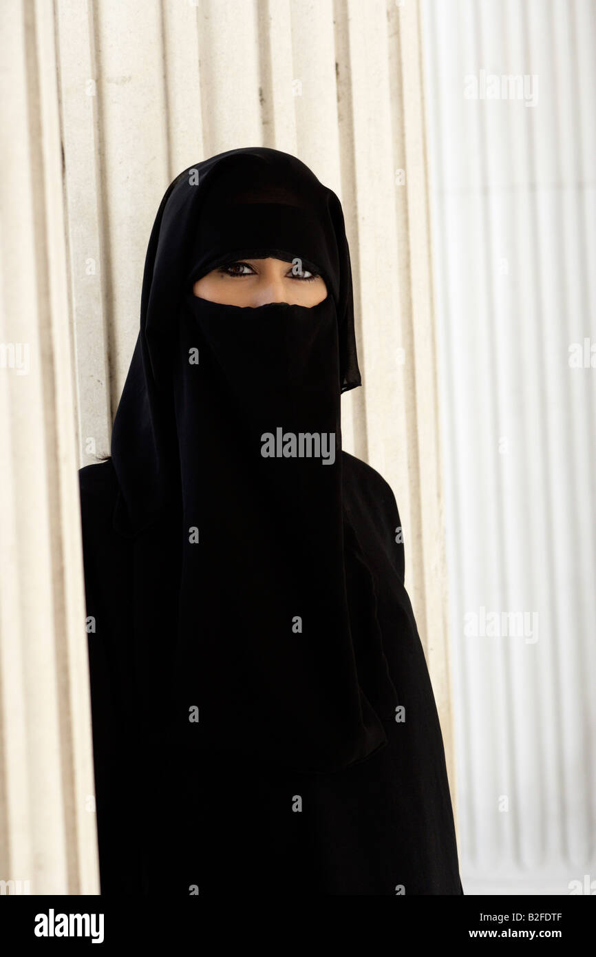 Full face burqa hi-res stock photography and images - Alamy