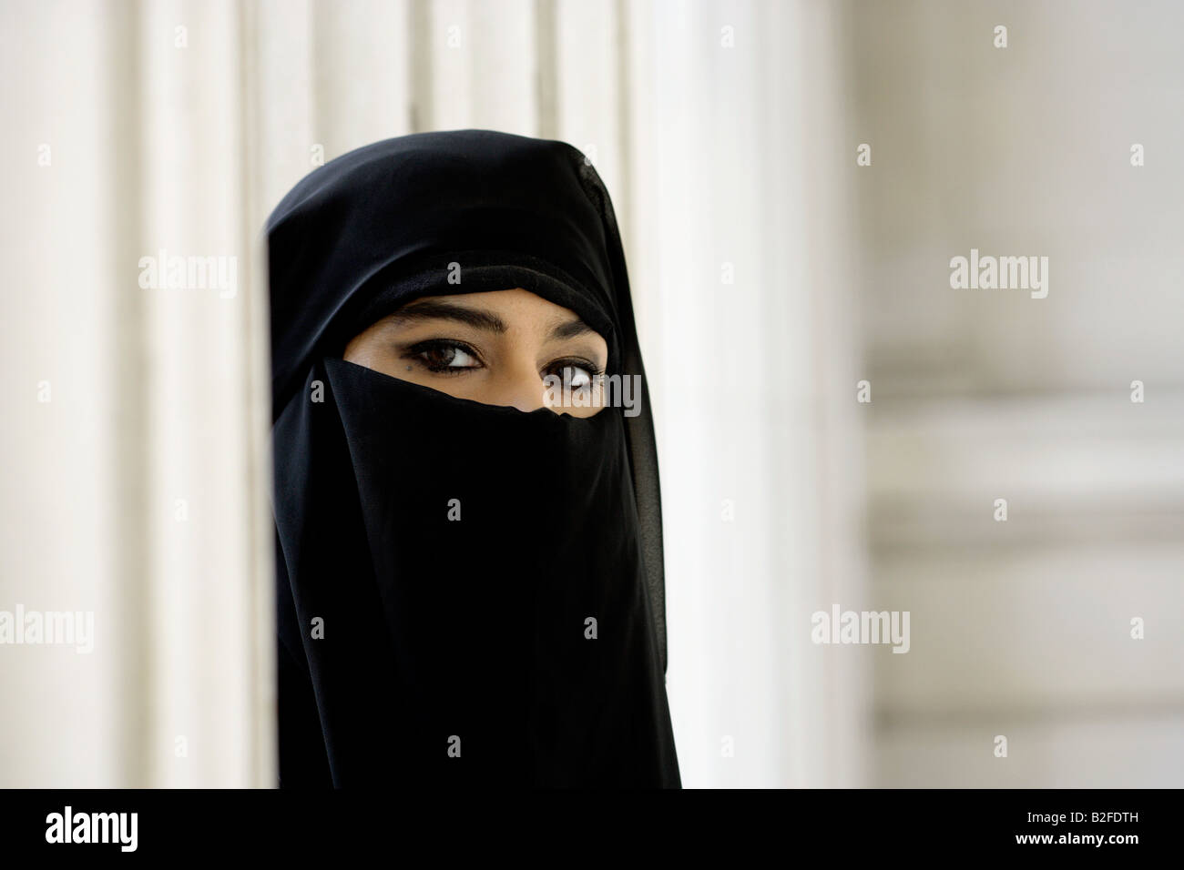 Full face burqa hi-res stock photography and images - Alamy