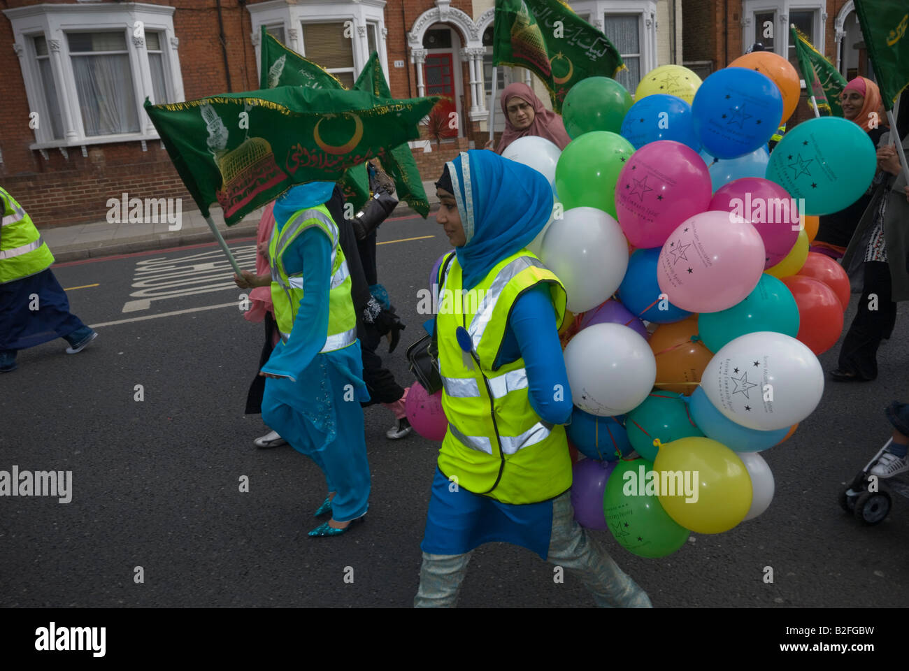 Tooting Sunni Muslim Association's procession for Eid Milad-Un-Nabi ...