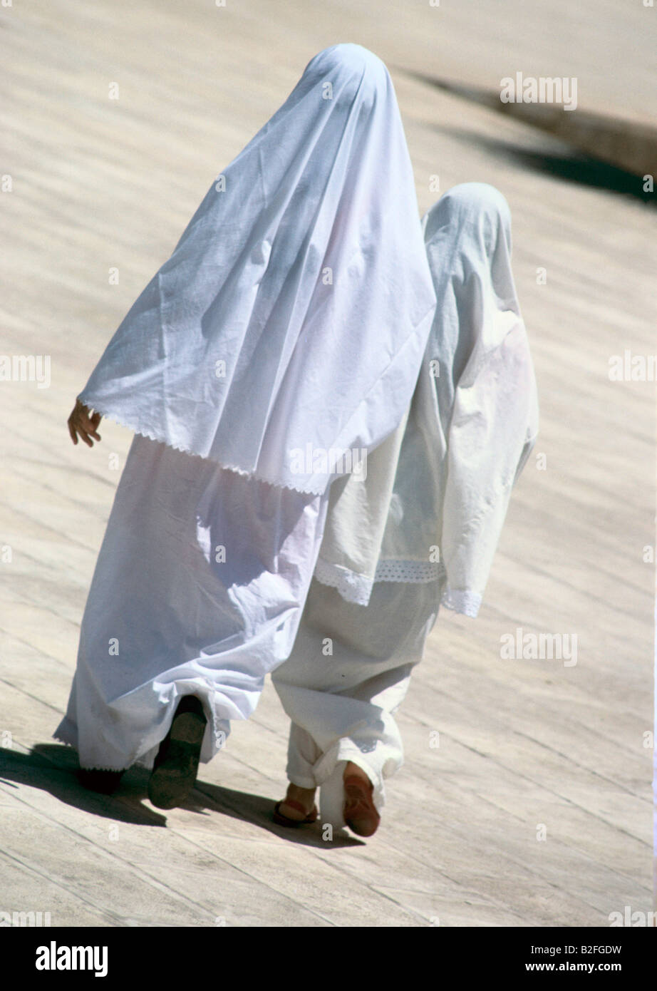 Burqas hi-res stock photography and images - Alamy