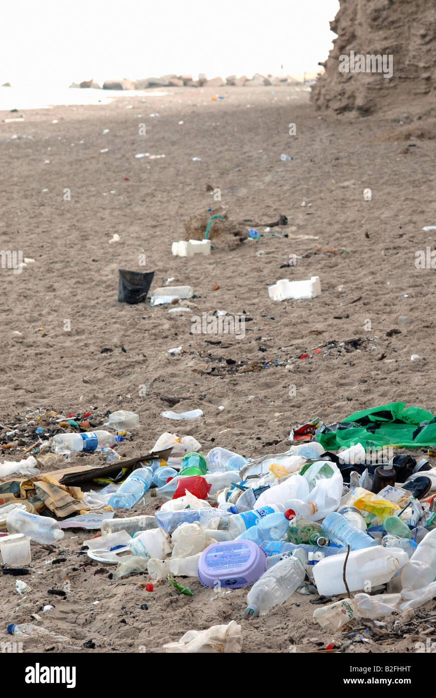 Trash and garbage left by travellers on a shore Stock Photo - Alamy