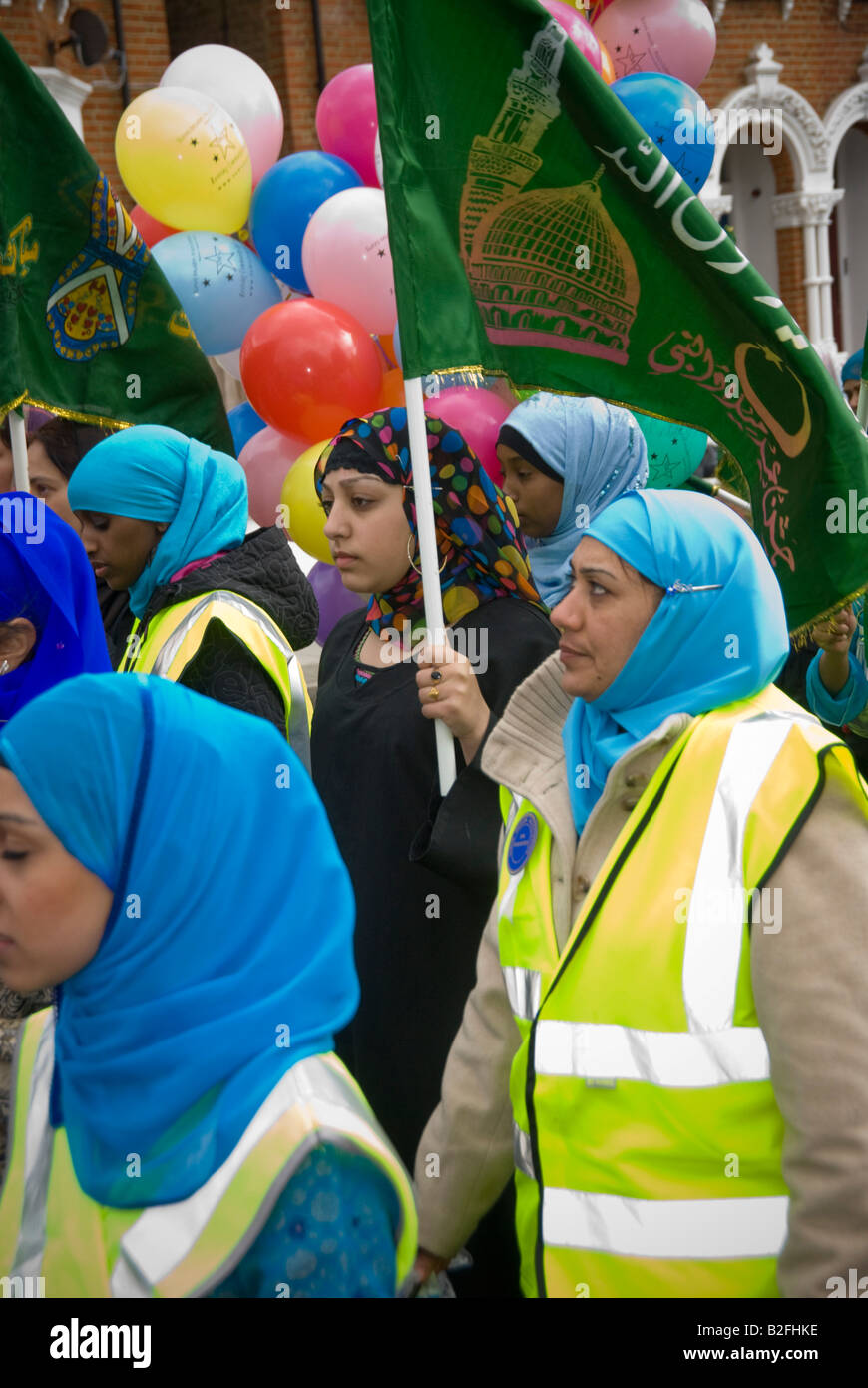 Tooting Sunni Muslim Association's procession for Eid Milad-Un-Nabi ...