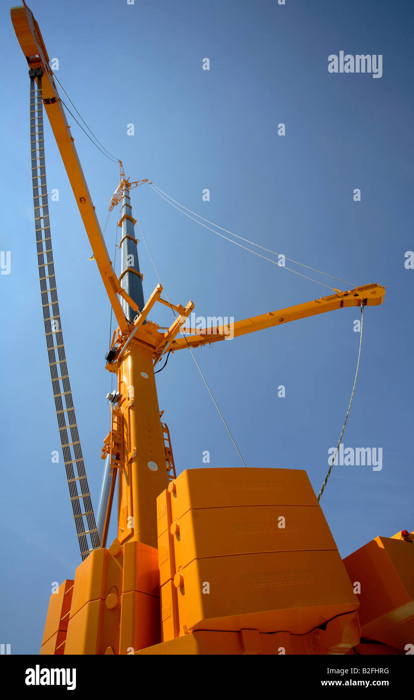 Suspend hi-res stock photography and images - Alamy