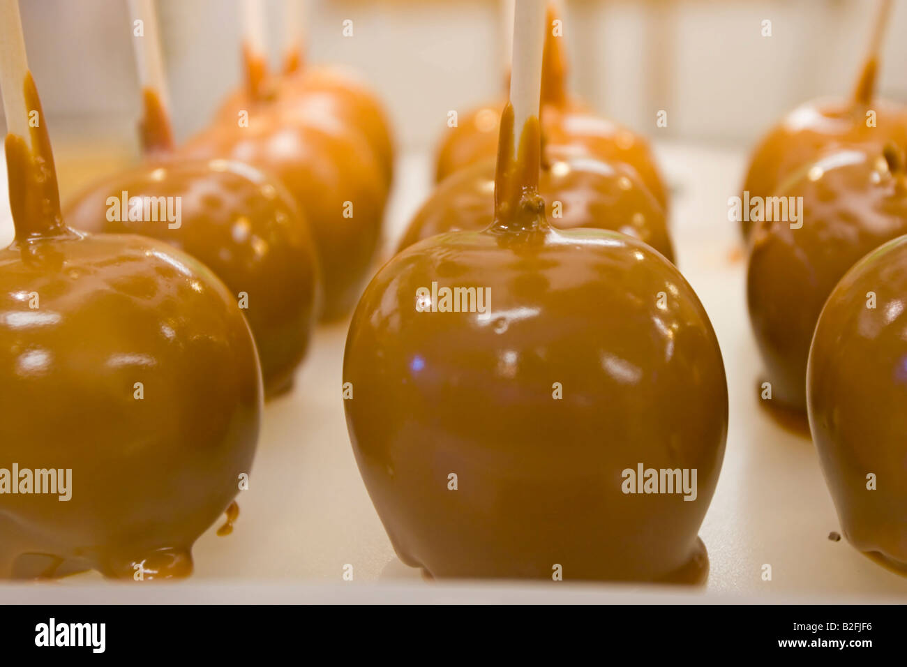 Candy apples hi-res stock photography and images - Alamy