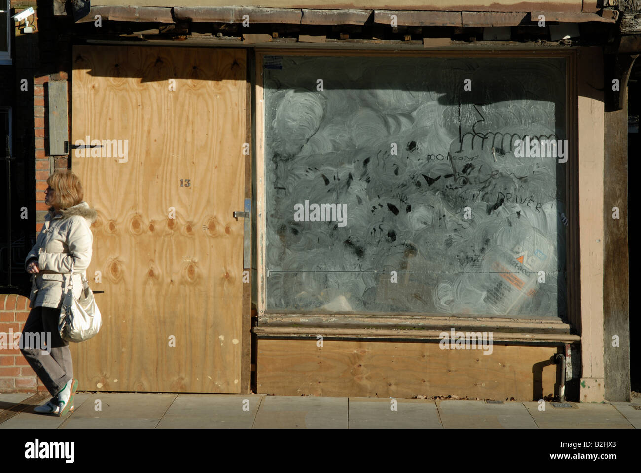 Closed down shop unit hi-res stock photography and images - Alamy