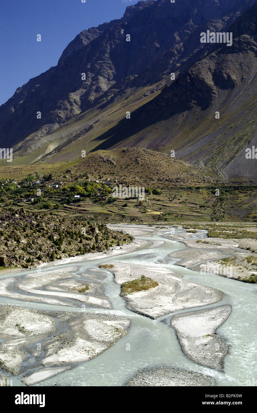 Bhagga river and Lahaul Valley around Darcha in Indian Himalayas ...