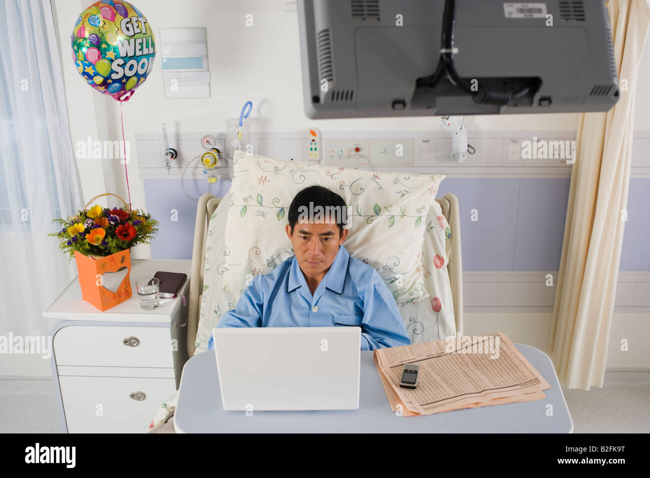 Hospital bed tv hi-res stock photography and images - Alamy