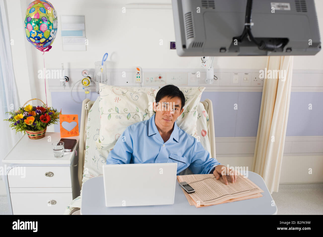 Hospital bed tv hi-res stock photography and images - Alamy