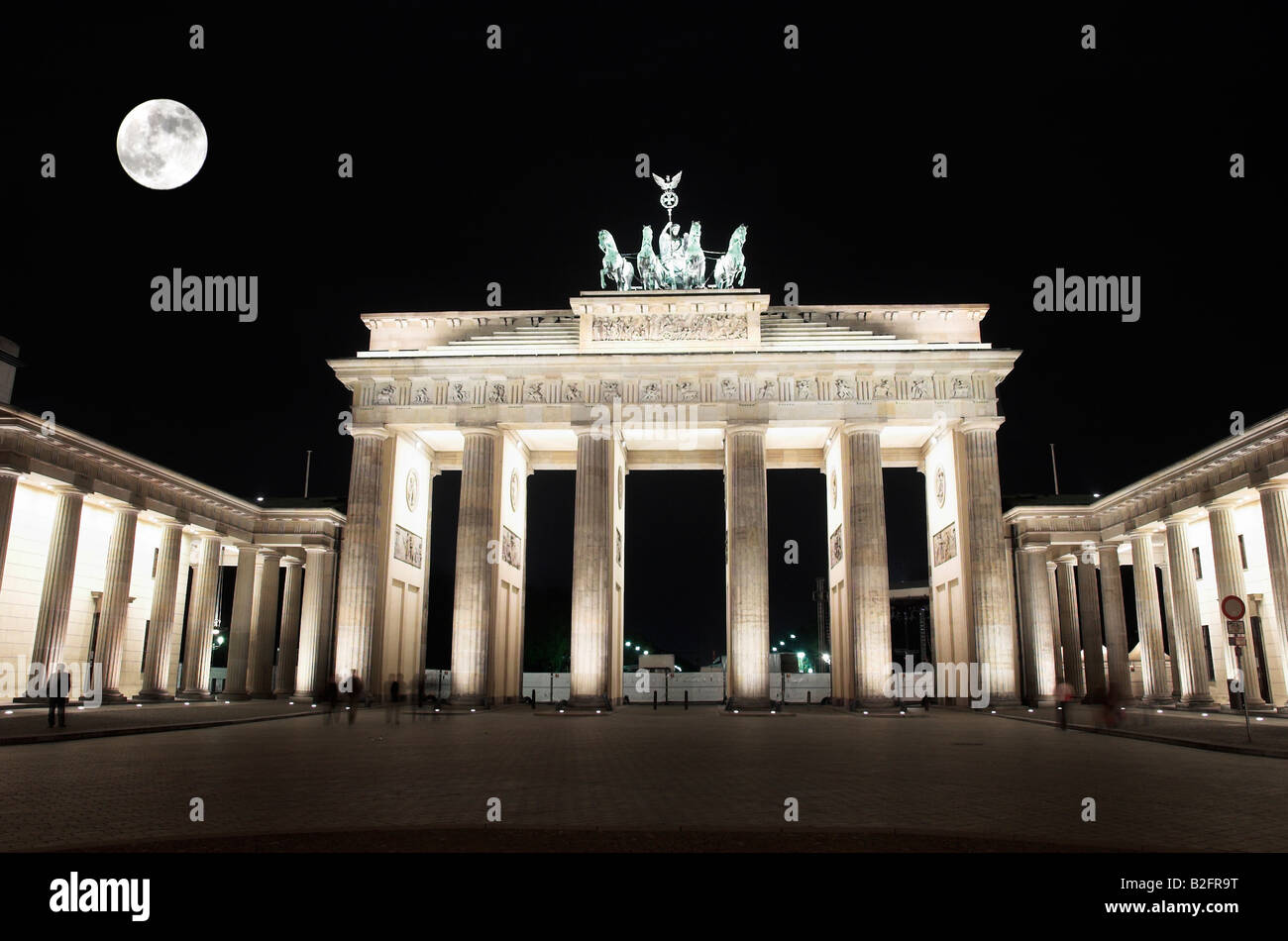 Berlin germany full moon hi-res stock photography and images - Alamy
