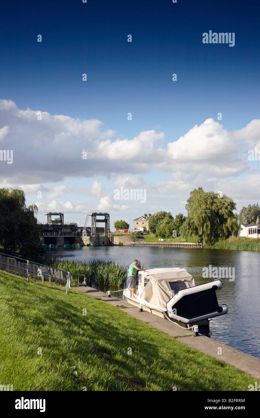 The river Great Ouse at Denver Sluice in Norfolk, England Stock Photo ...