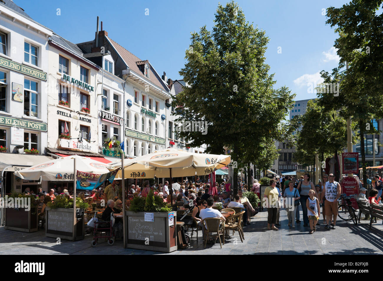 Street cafes in Groenplaats in the centre of the old town, Antwerp ...