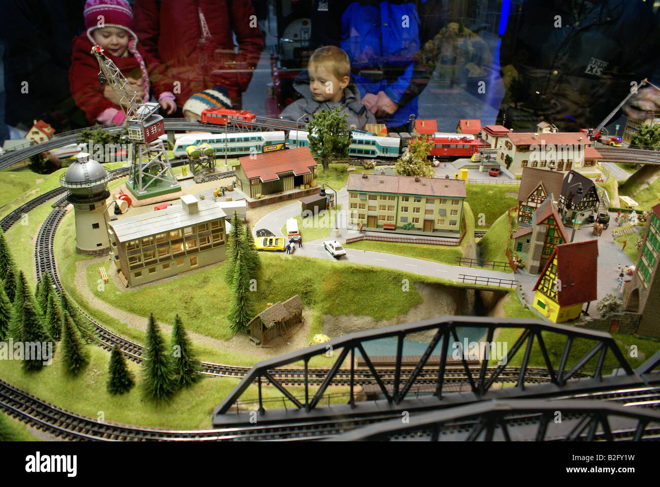 Model rail stations hi-res stock photography and images - Alamy