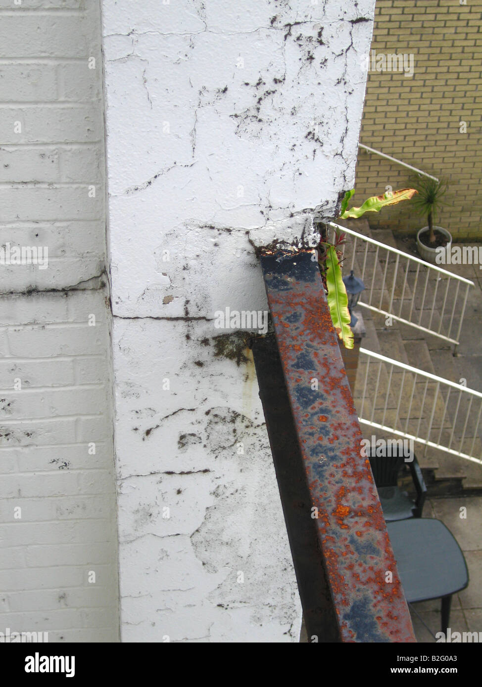 Corroding steel causing cracking in brickwork Stock Photo - Alamy