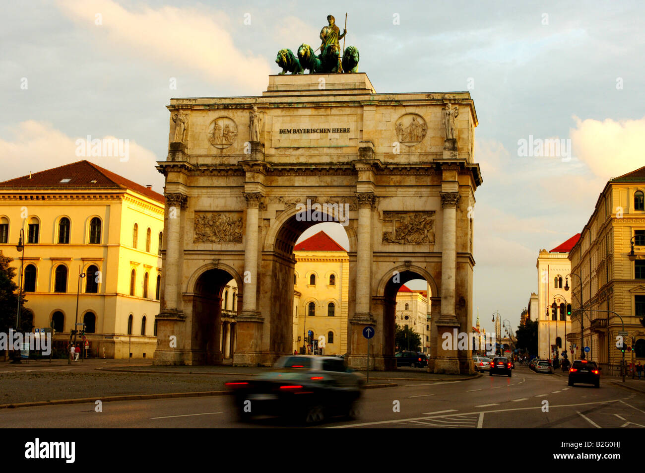 Car in arch hi-res stock photography and images - Alamy