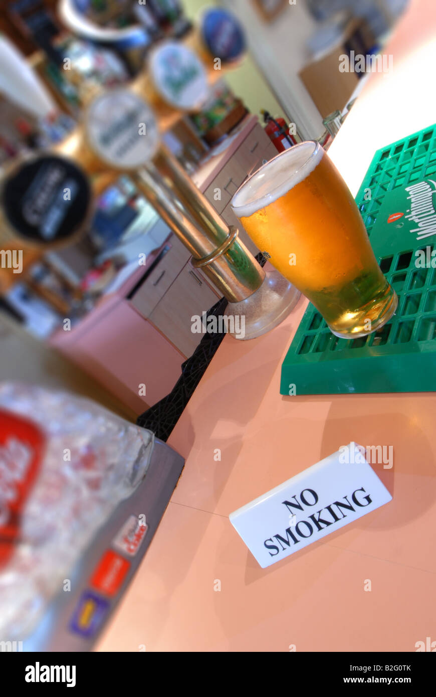 No smoking sign bar hi-res stock photography and images - Alamy