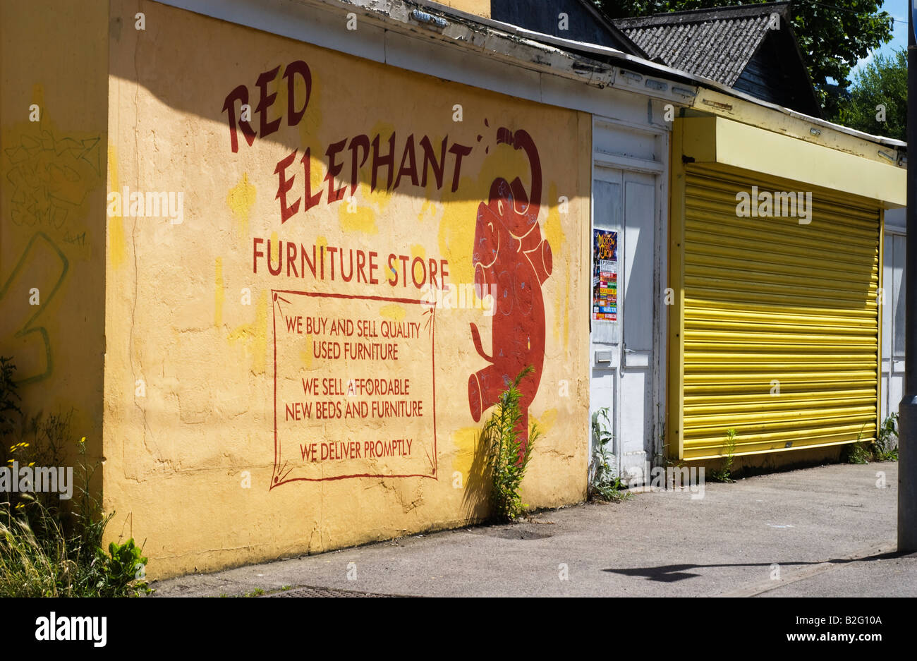 Shuttered up yellow shop Stock Photo - Alamy