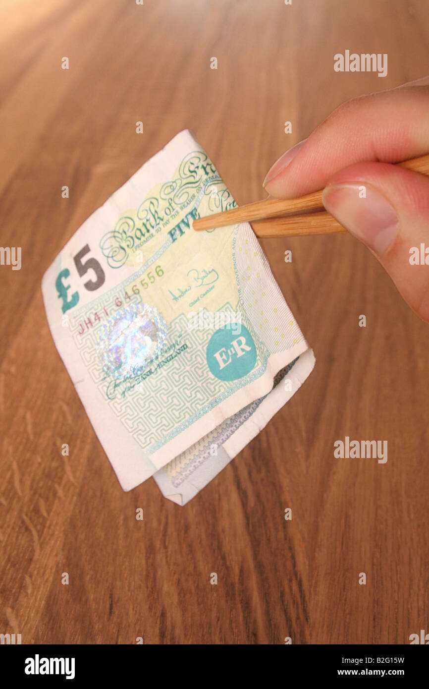 Five Pound Note Hand High Resolution Stock Photography and Images - Alamy