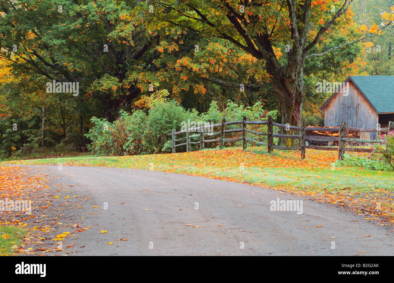 North american country road hi-res stock photography and images - Alamy