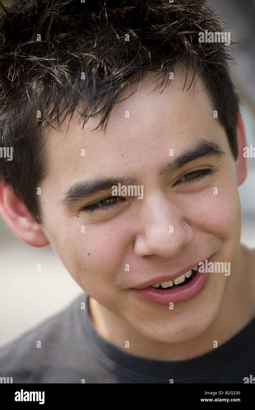 American Idol contestant David Archuleta signing autographs at Arco ...